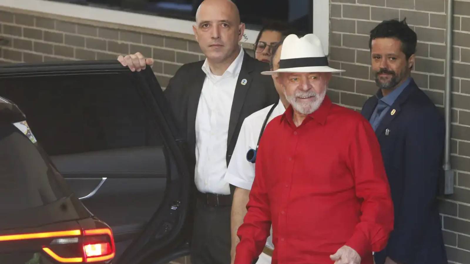 Lula passa por exames e é liberado para voltar a Brasília