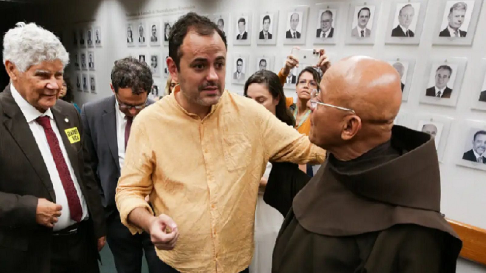 Glauber Braga encerra greve de fome após 200 horas