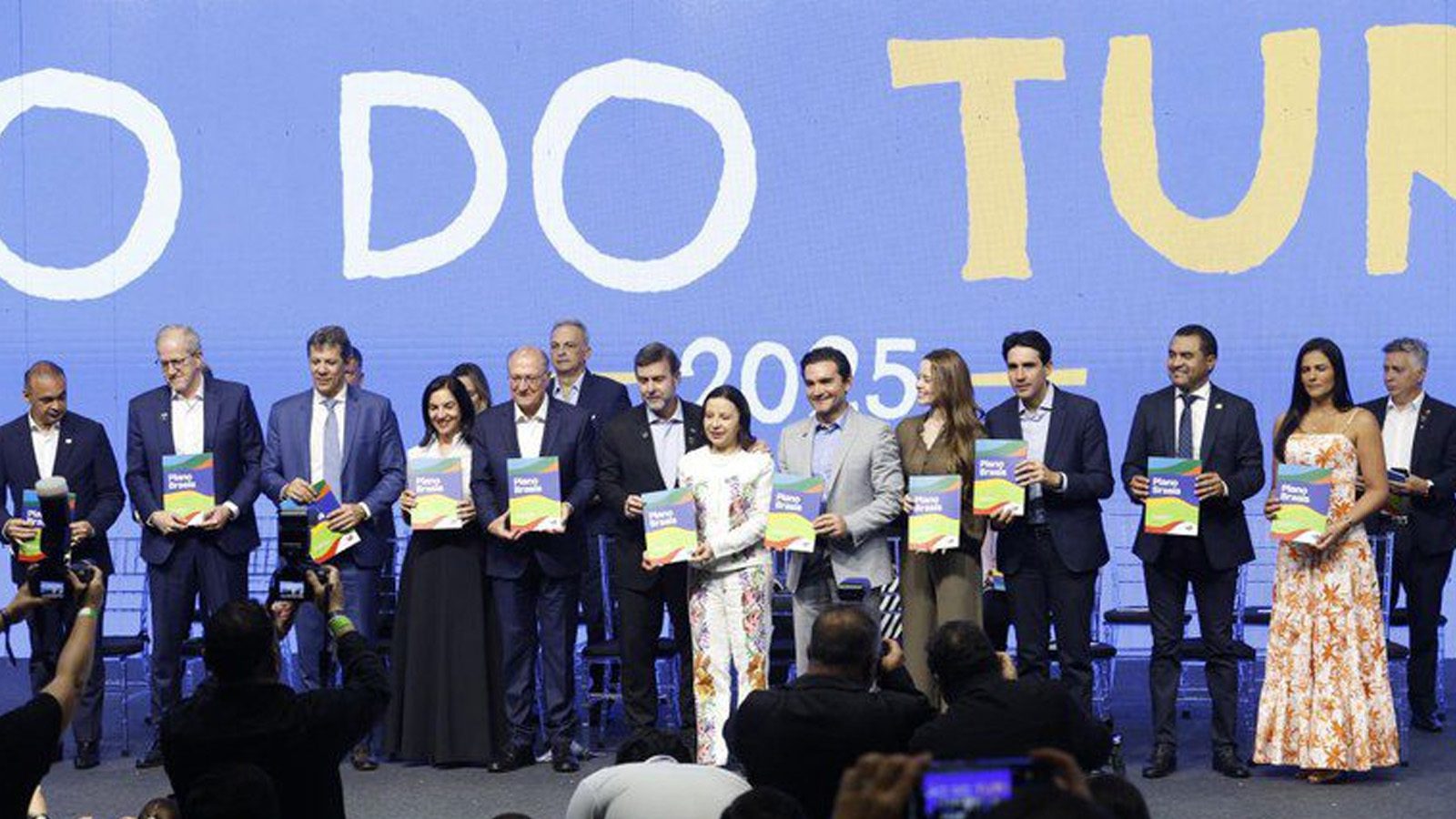 Governo Federal entrega Plano Brasis aos 26 estados e DF no Salão ...