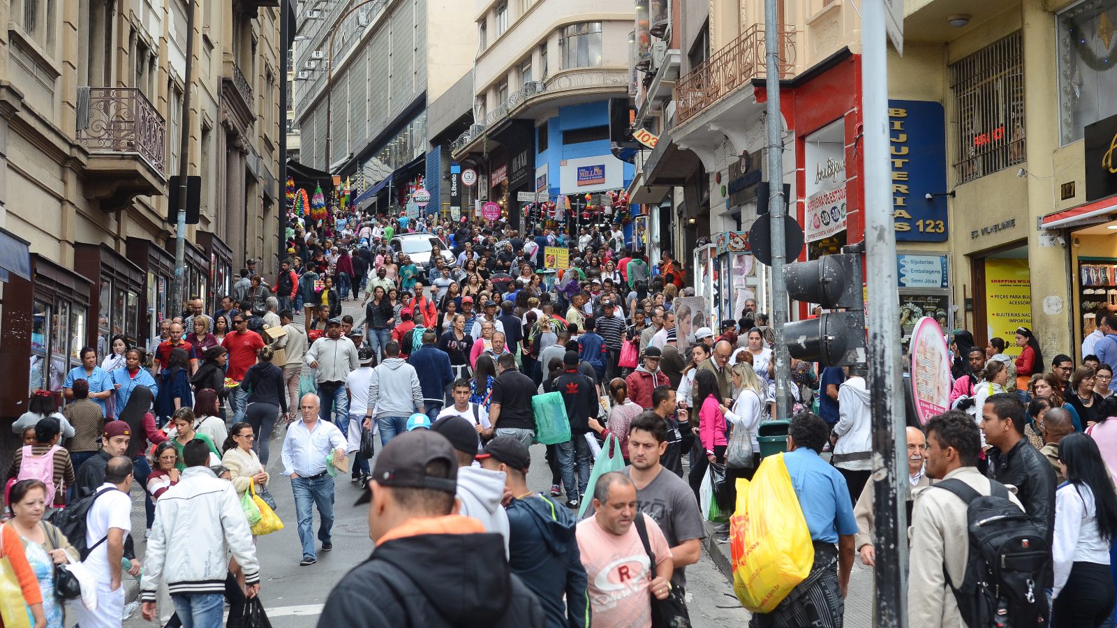 IBGE: Brasil tem 213,4 milhões de habitantes em 2025