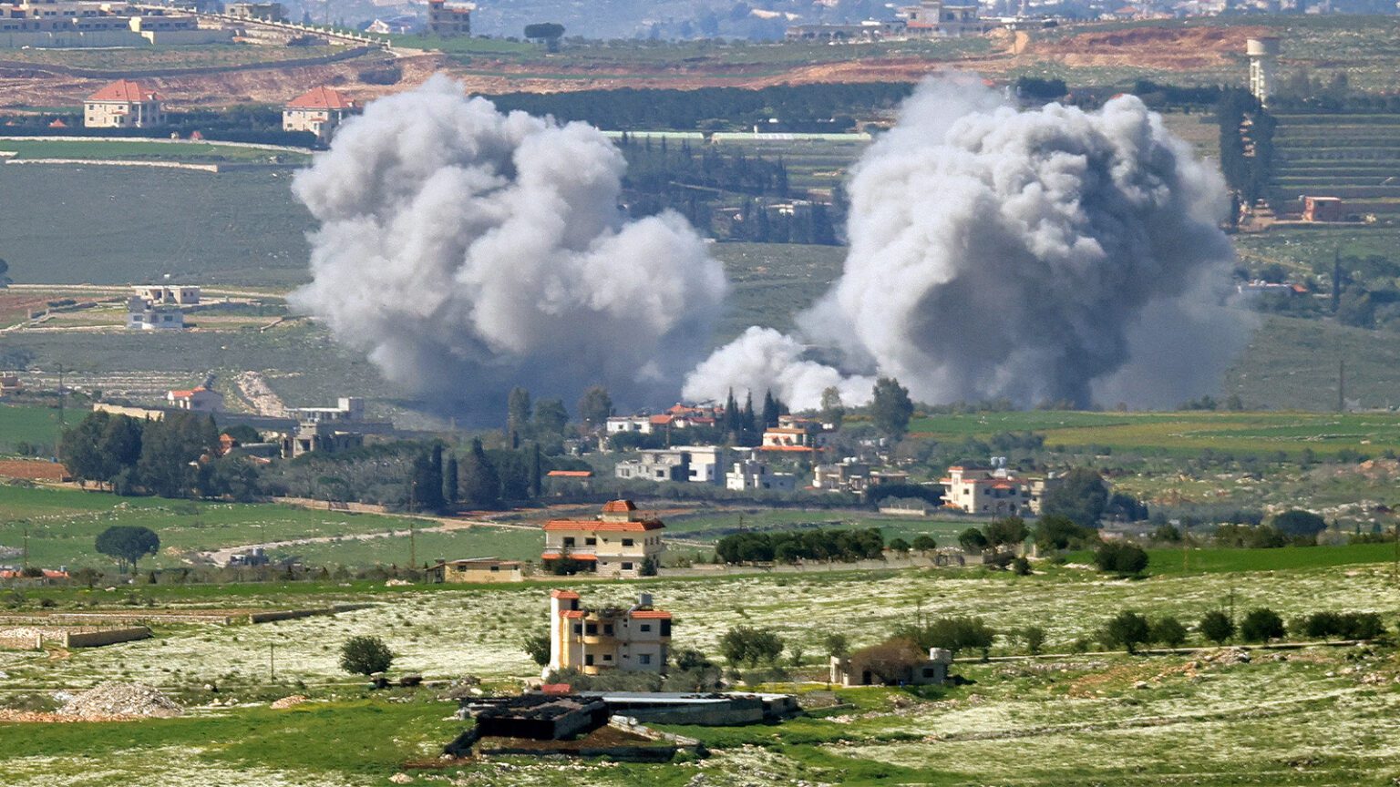 Israel invade o Líbano e inicia ofensiva terrestre
